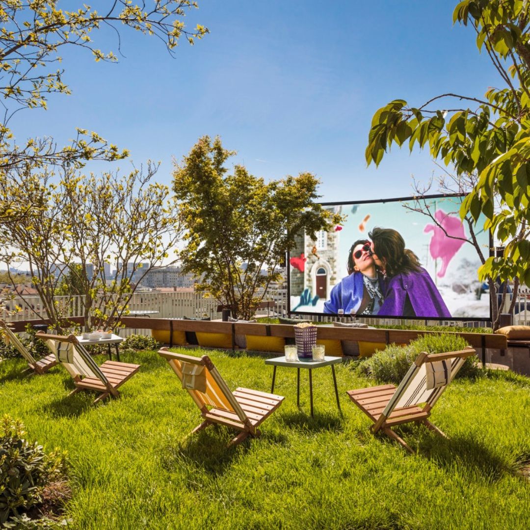 Les projections en plein air reprennent sur le Rooftop de l'Hotel ...